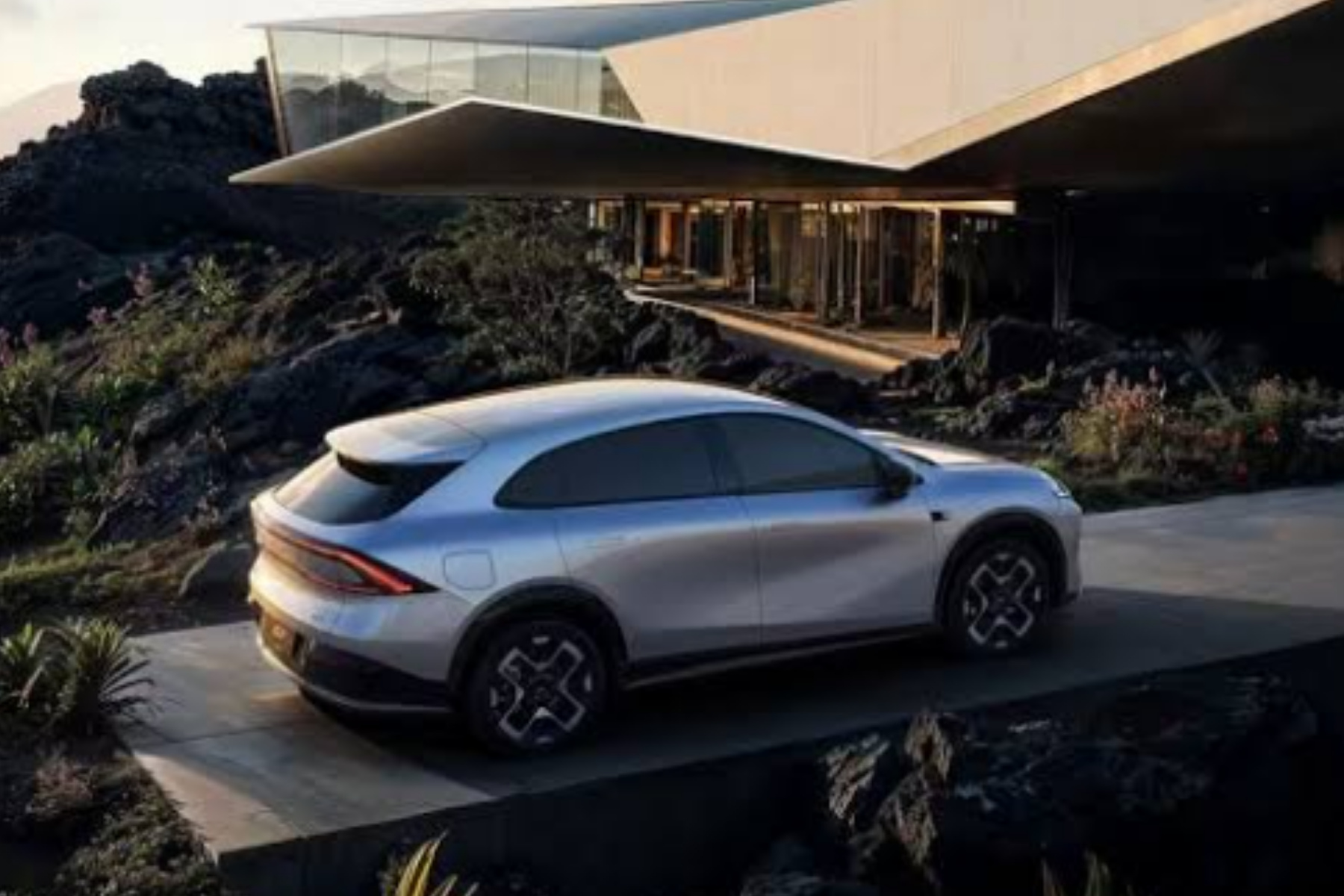 Xpeng G7 SUV Listrik Kolaborasi Huawei Resmi Diluncurkan - Fakta Nasional